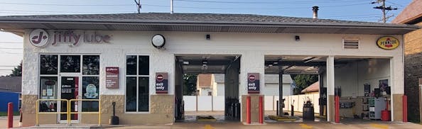 Quick Oil Change at 3604 W. Lincoln Ave. in Milwaukee, WI | Jiffy Lube